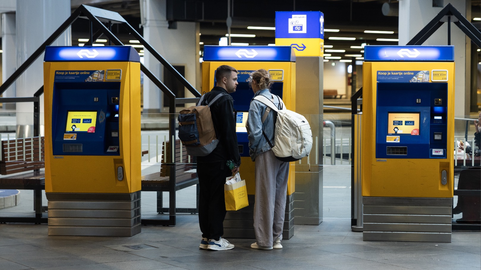 Al voor gesprek met NS dreigen bonden met nieuwe acties, mogelijk dinsdag weer staking
